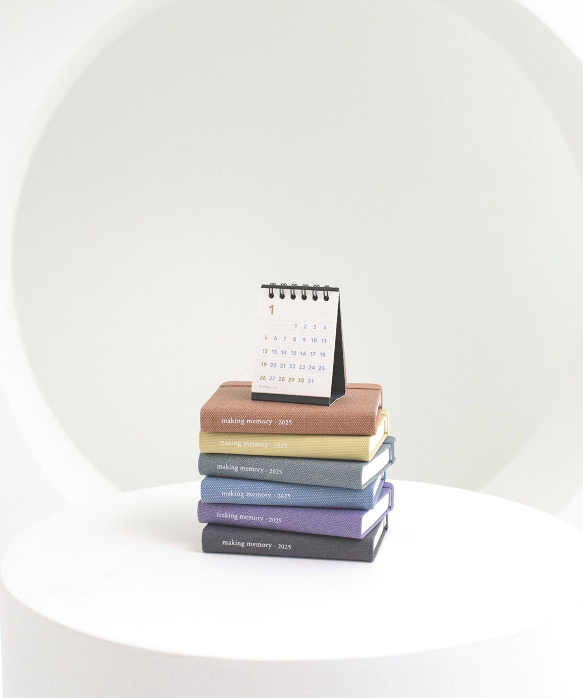 MochiThings: 2025 2pcs Tiny Basic Desk Calendar Set
