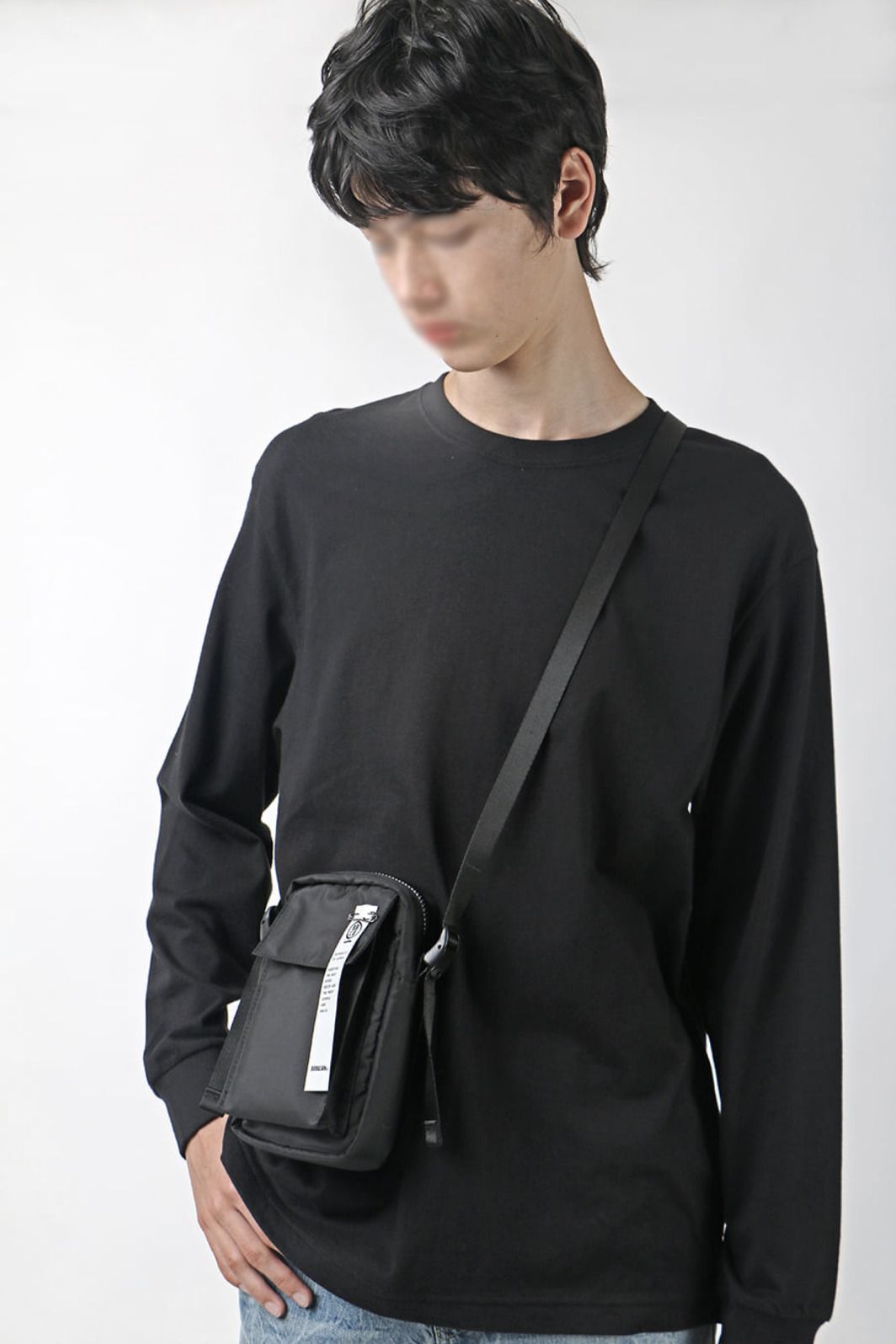 MochiThings: Simple Black Phone Crossbody Bag