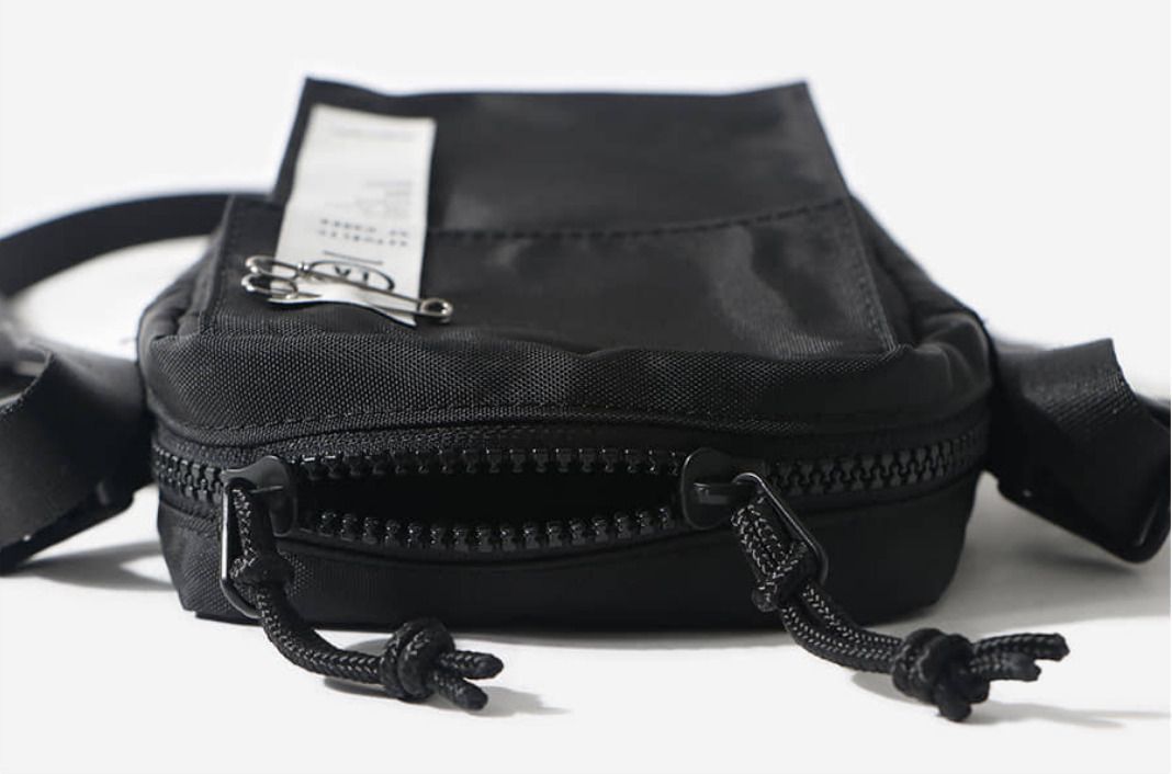 MochiThings: Simple Black Phone Crossbody Bag