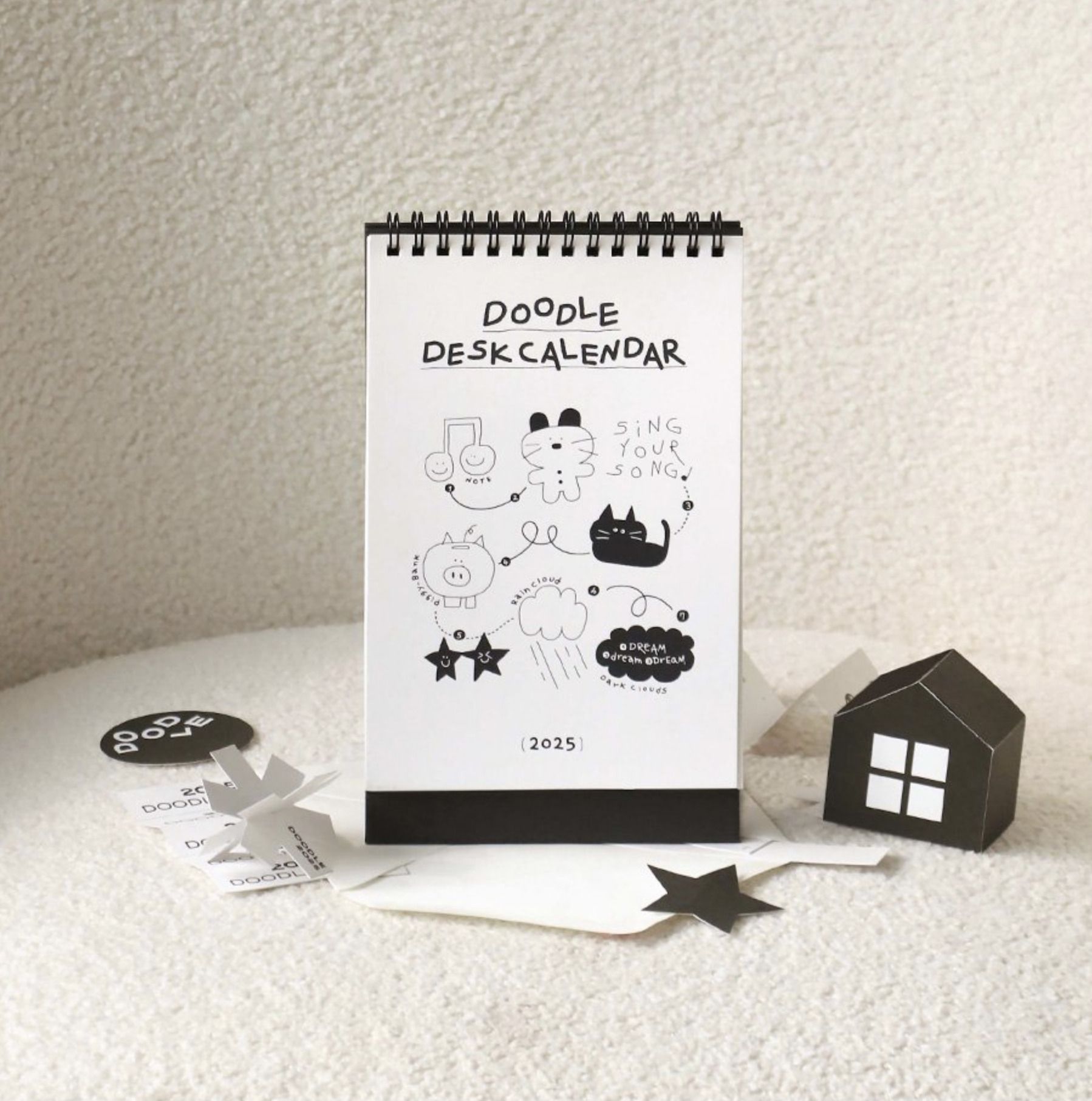 MochiThings: 2025 Doodle Desk Calendar