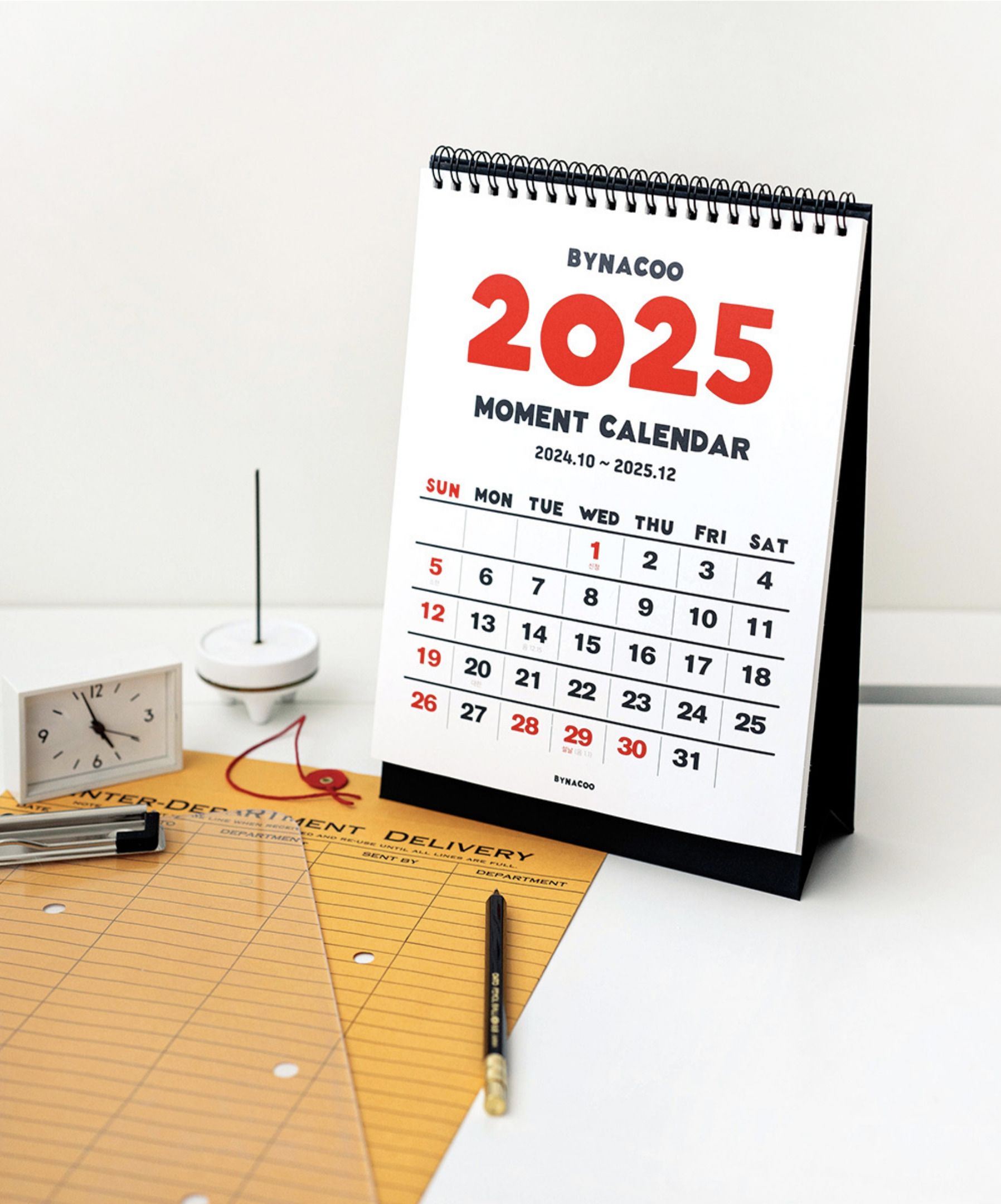 MochiThings: 2025 Moment Desk Calendar