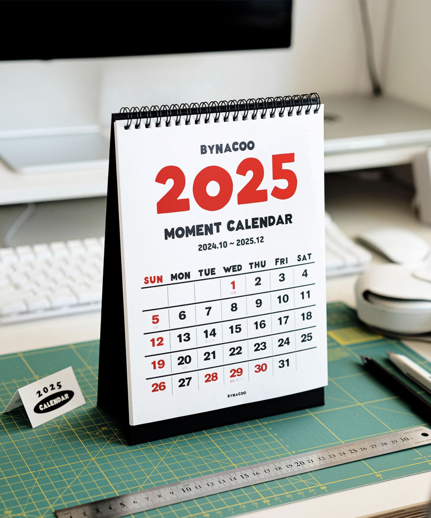 MochiThings: 2025 Moment Desk Calendar