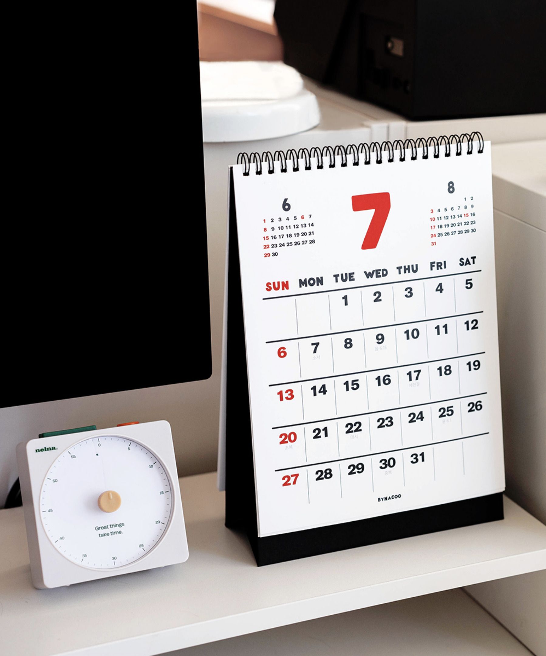 MochiThings: 2025 Moment Desk Calendar