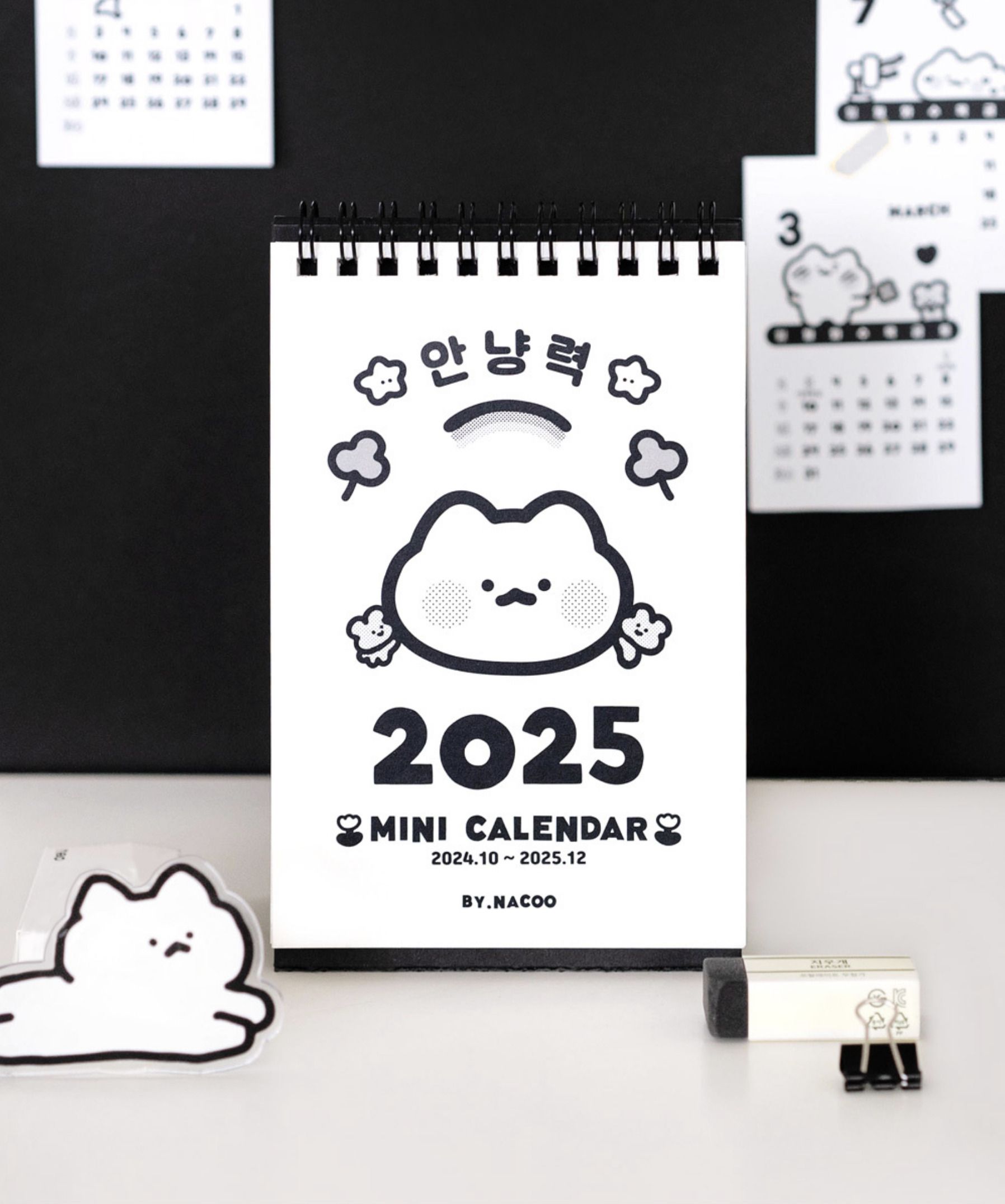MochiThings: 2025 Mini Cat Desk Calendar