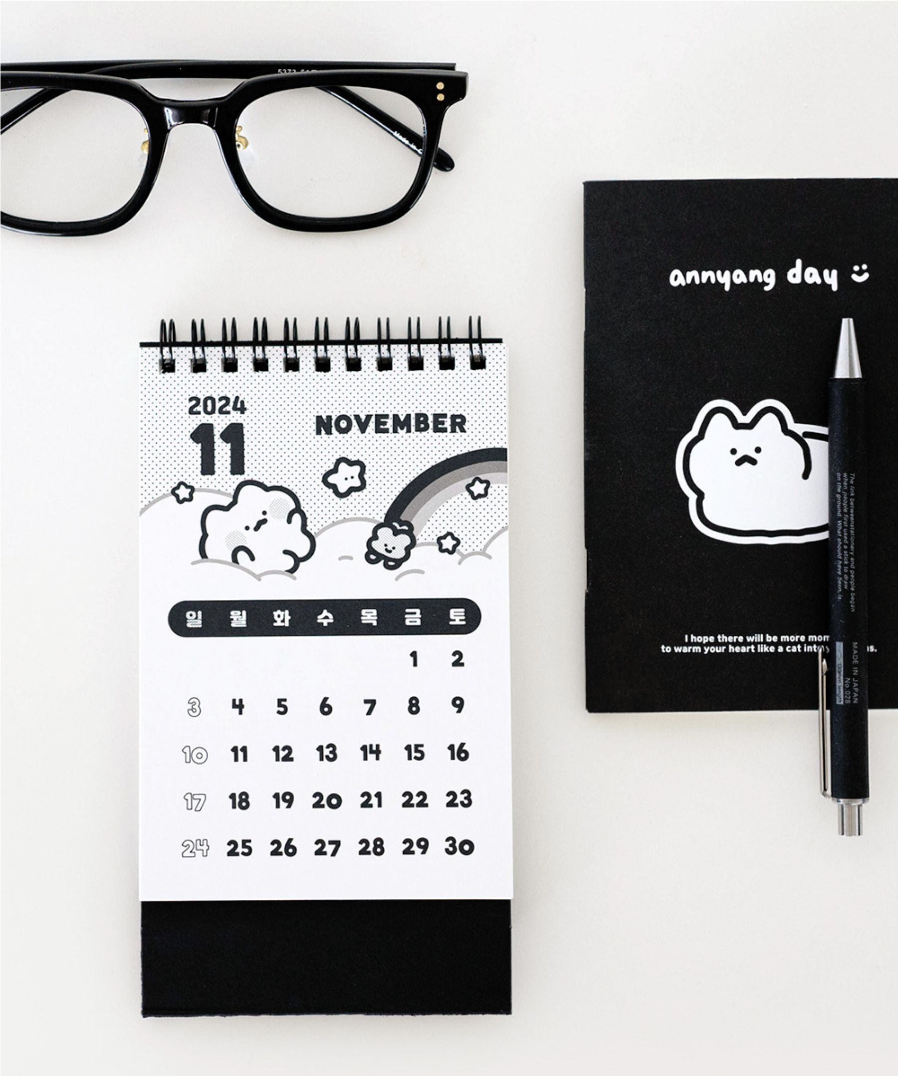 MochiThings: 2025 Mini Cat Desk Calendar