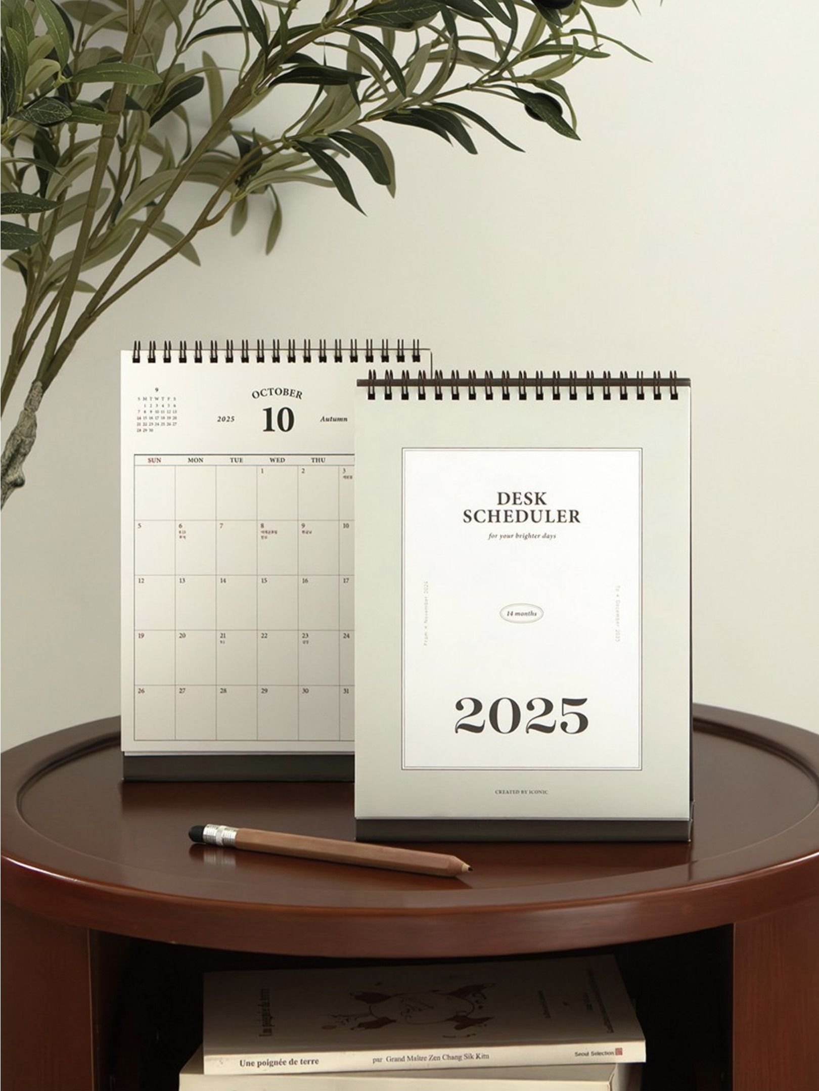 MochiThings: 2025 Desk Scheduler