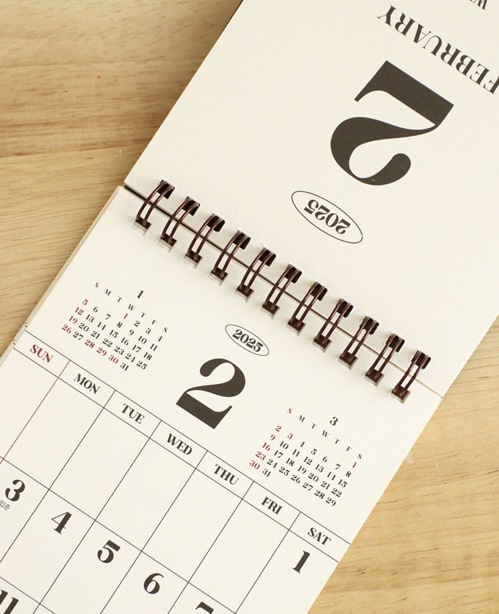 MochiThings: 2025 Retro Monthly Standing Calendar