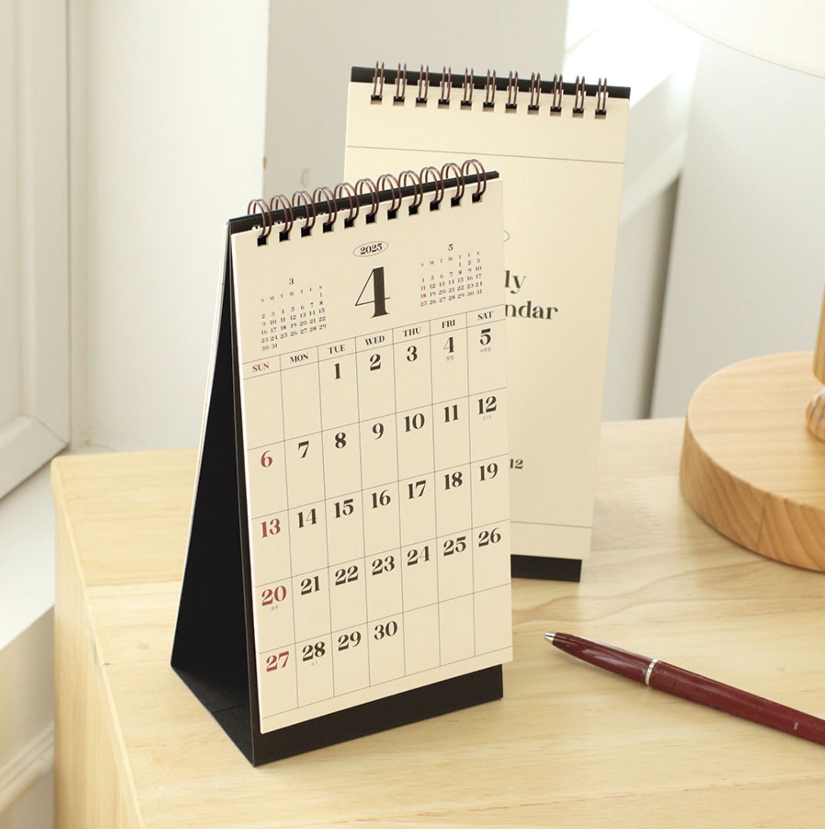 MochiThings: 2025 Retro Monthly Standing Calendar