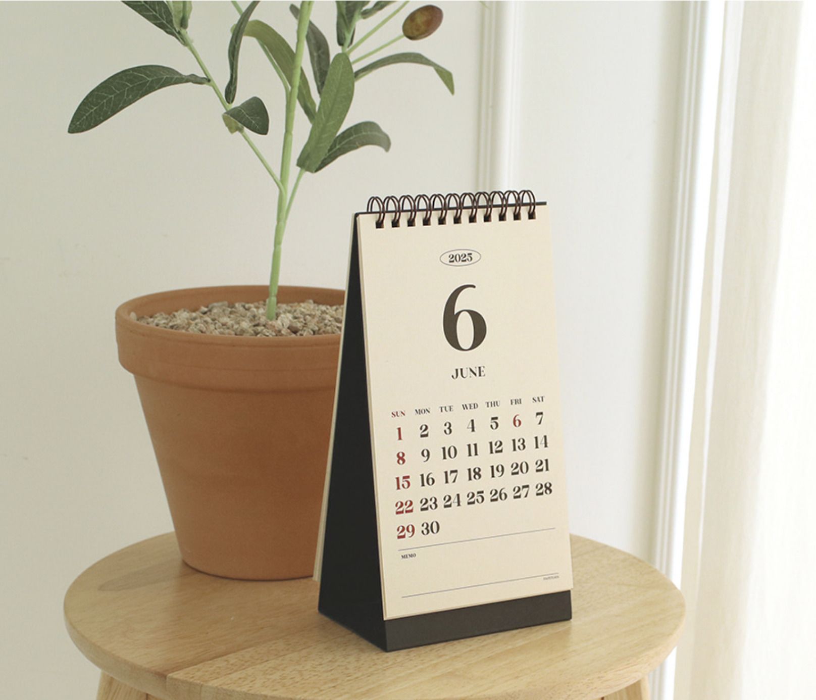 MochiThings: 2025 Retro Monthly Standing Calendar