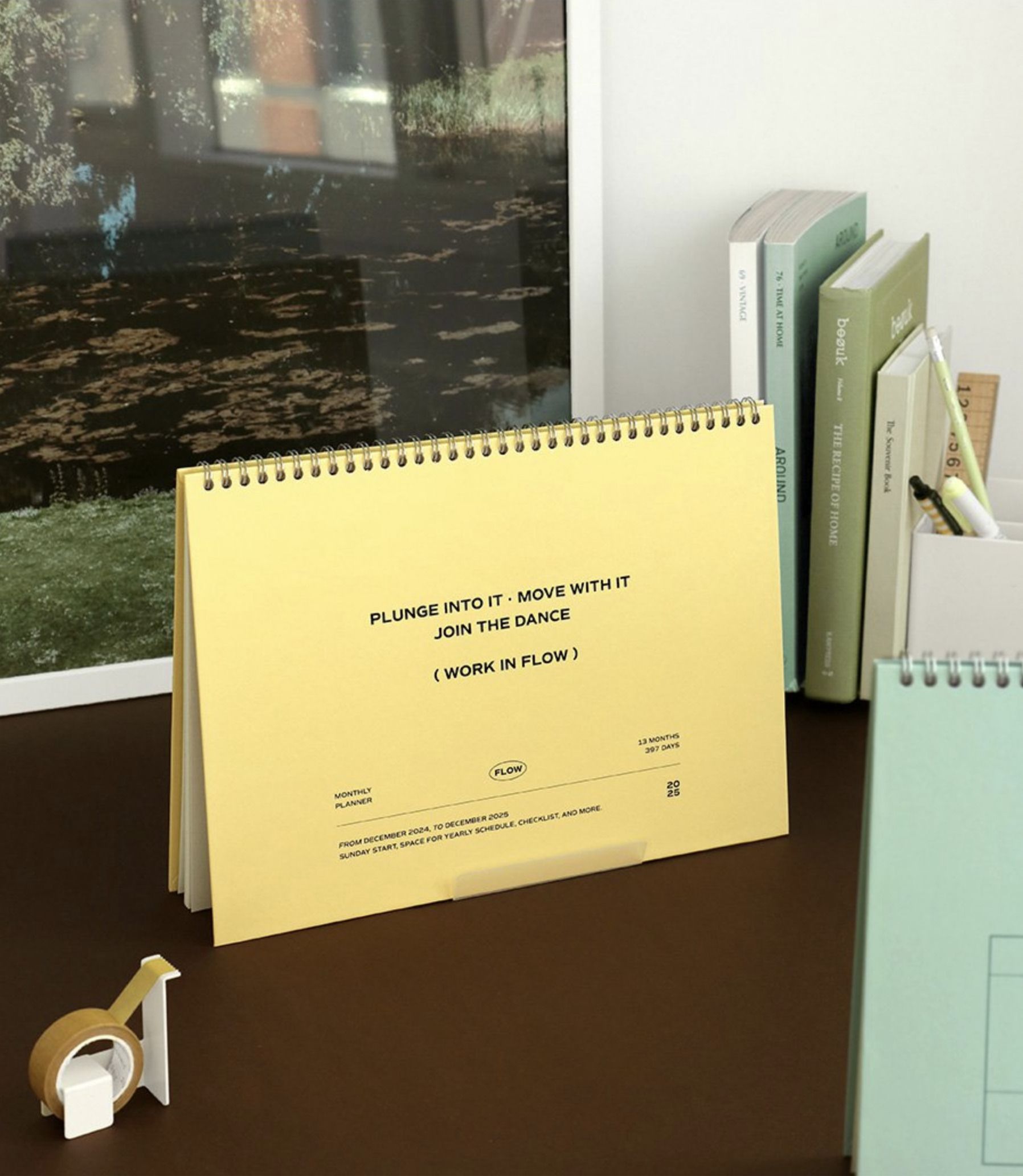 MochiThings: 2025 Flow A4 Desk Monthly Planner