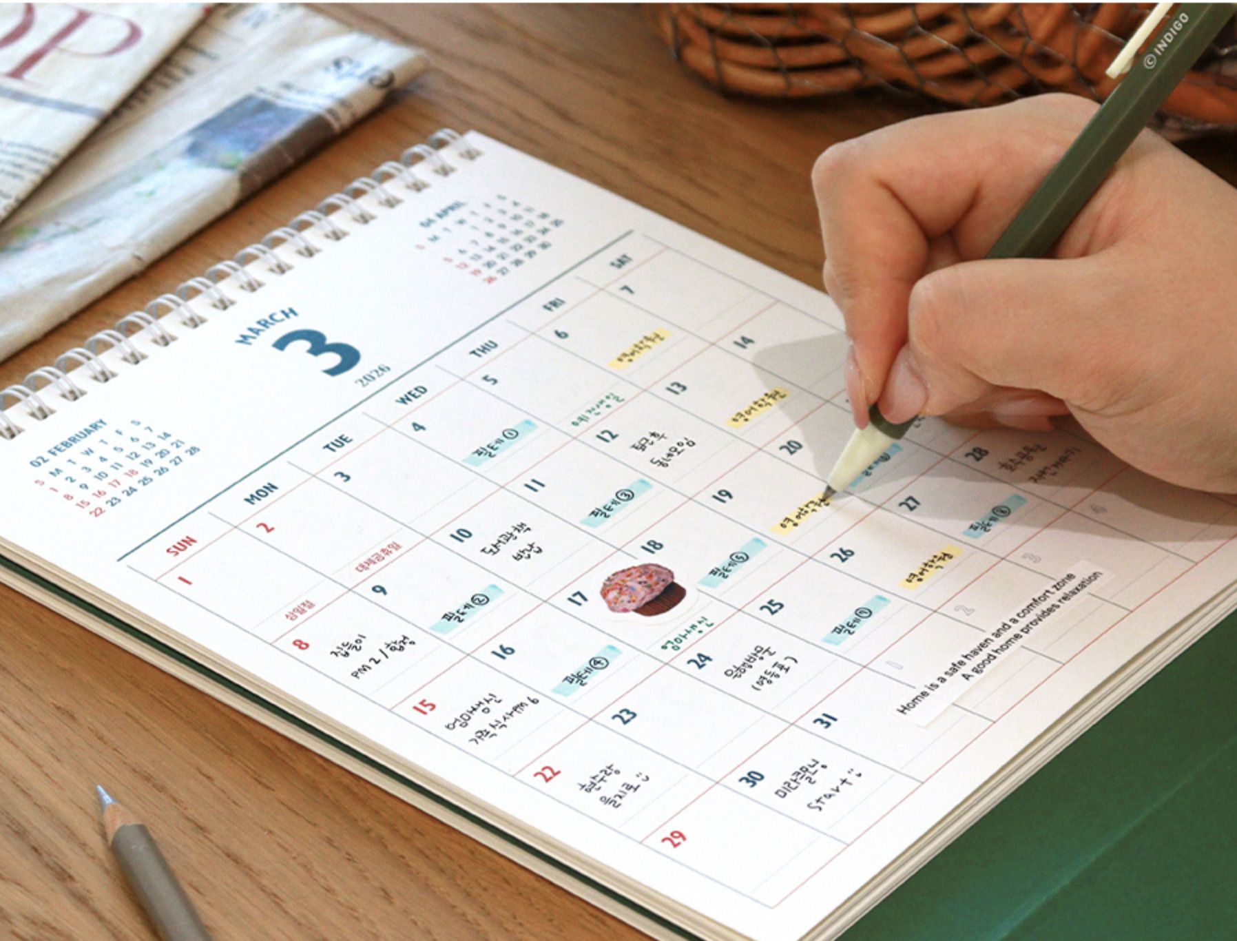 MochiThings: 2025-2026 Lunar Retro Desk Calendar