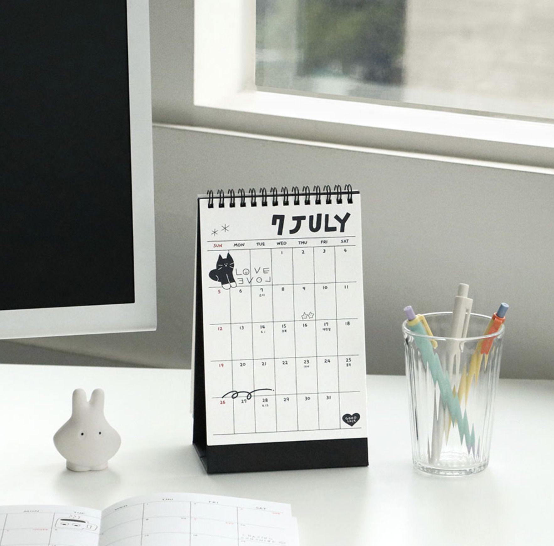 MochiThings: 2026 Doodle Desk Calendar