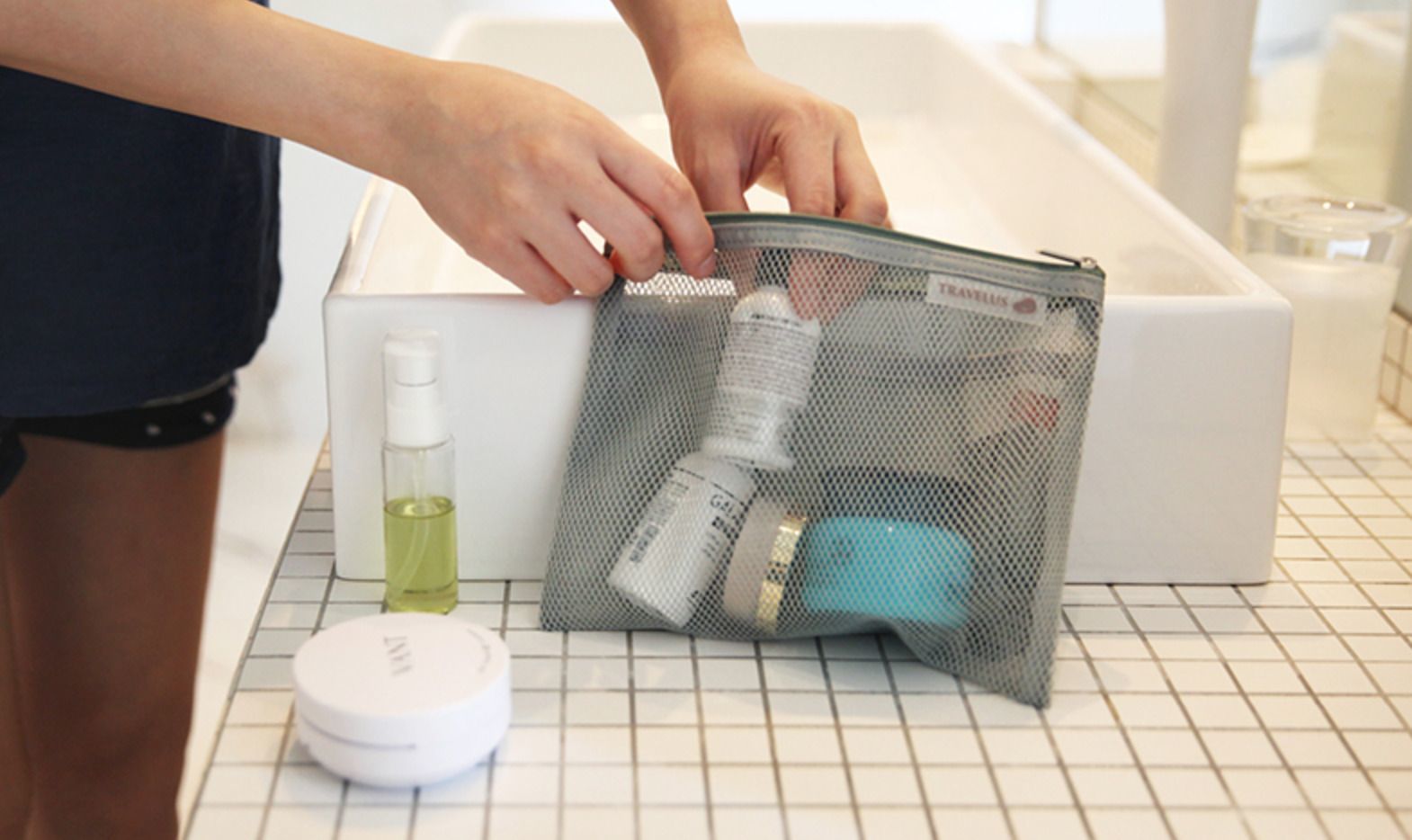 MochiThings: Medium Slim Mesh Pouch