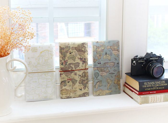 MochiThings: World Map 4x6 Photo Album