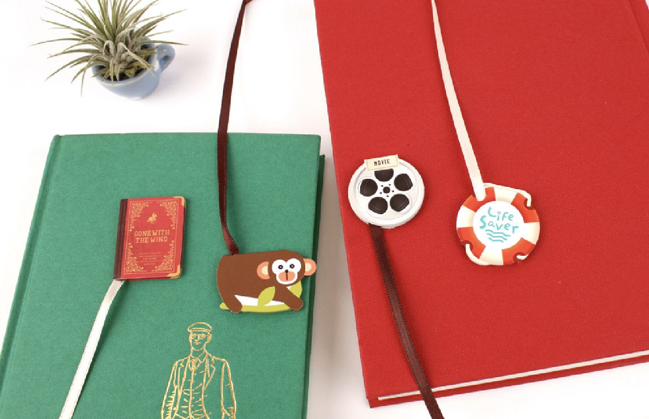 MochiThings: Magnetic Bookmark String