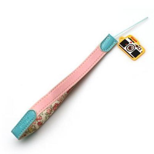 MochiThings: Graffiti Camera Strap