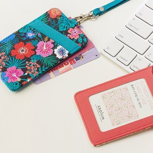 MochiThings: Flowery Strap Card Case