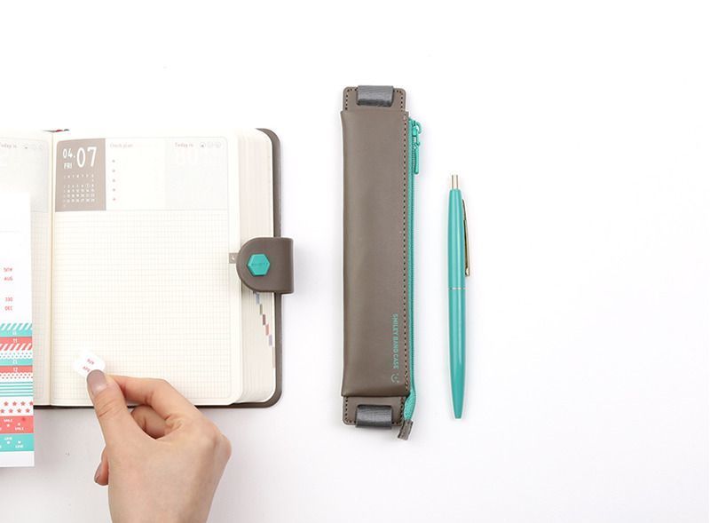 MochiThings: Smiley Attachable Pen Case