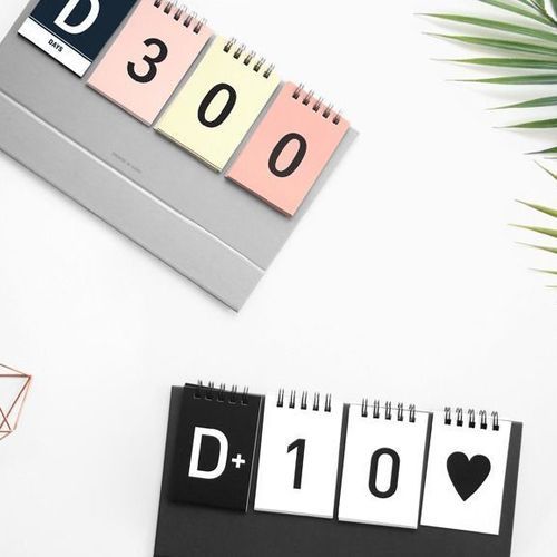 MochiThings: Iconic D-Day Standing Calendar