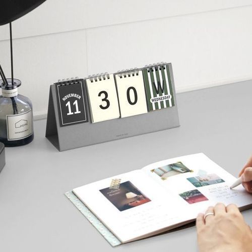 MochiThings: Iconic D-Day Standing Calendar