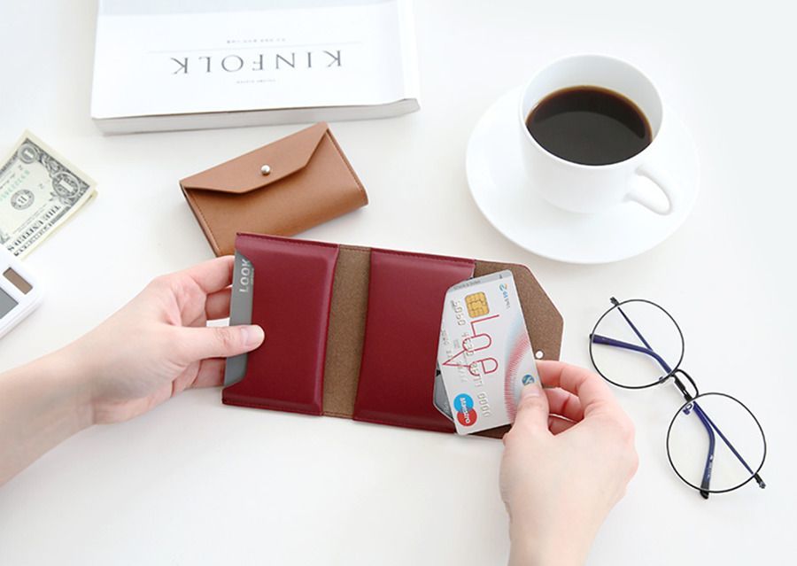 MochiThings: Simple Foldable Card Pouch