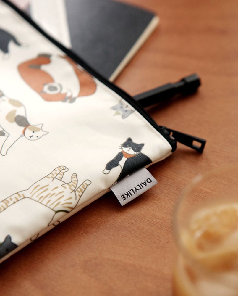 MochiThings: Large Dailylike Water-resistant Pouch