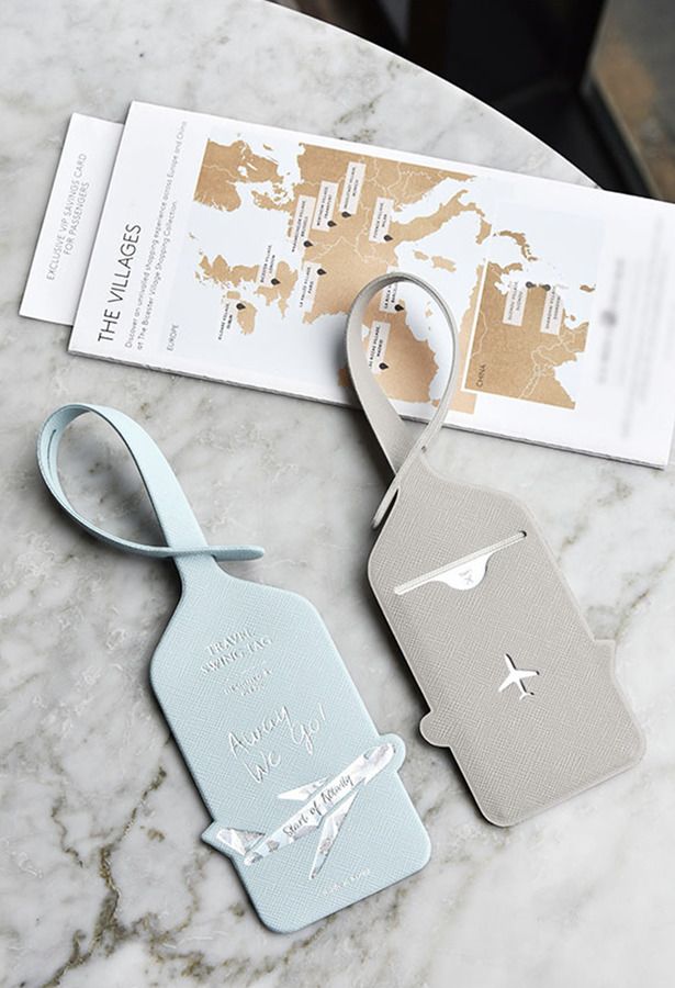 MochiThings: Hologram Travel Swing Tag