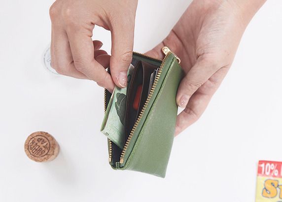 MochiThings: Small Flat Wallet Pouch