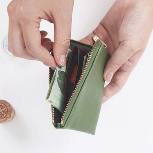 MochiThings: Small Flat Wallet Pouch