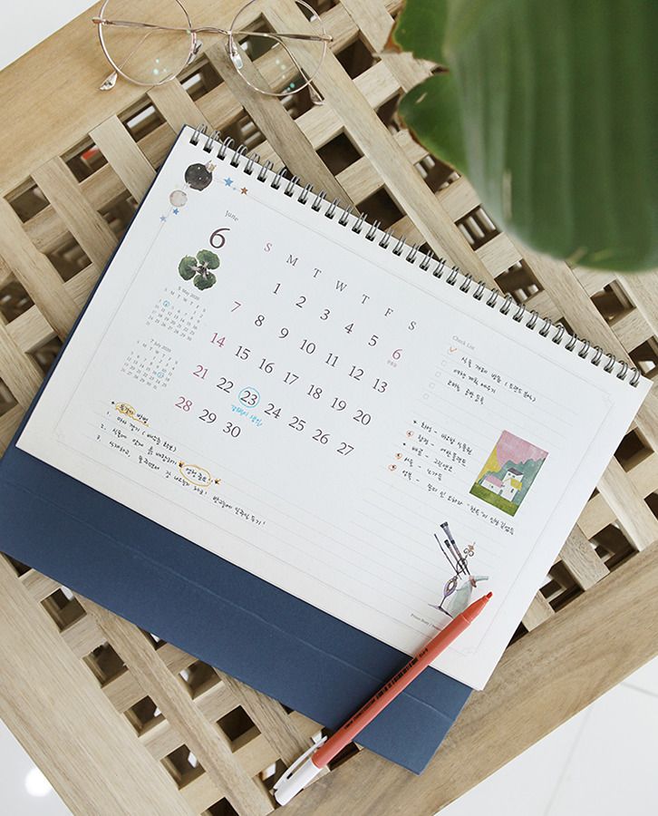 MochiThings: 2020 Large Prince Story Desk Scheduler