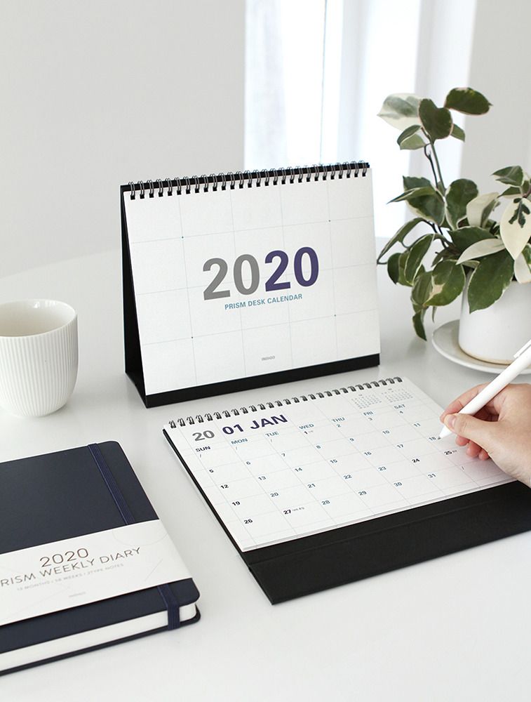 MochiThings: 2020 Prism Desk Calendar