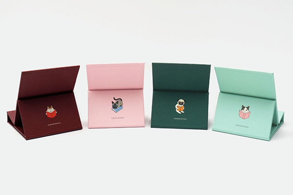 MochiThings: Mini Reading Pet Foldable Stand