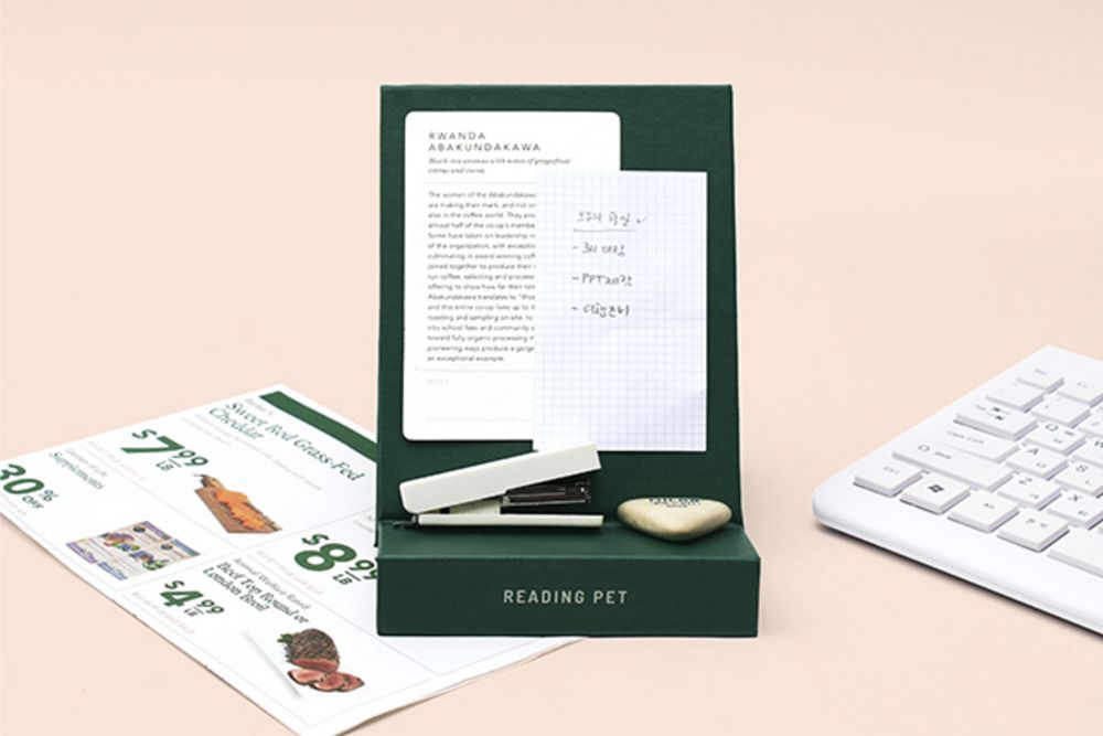 MochiThings: Mini Reading Pet Foldable Stand