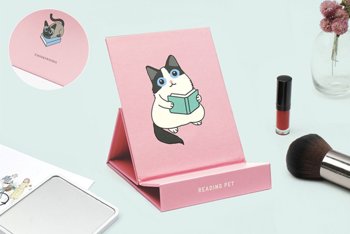 MochiThings: Mini Reading Pet Foldable Stand